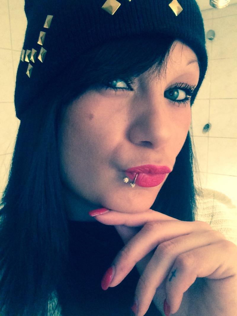 Jessica Mertens's Instagram, Twitter & Facebook on IDCrawl